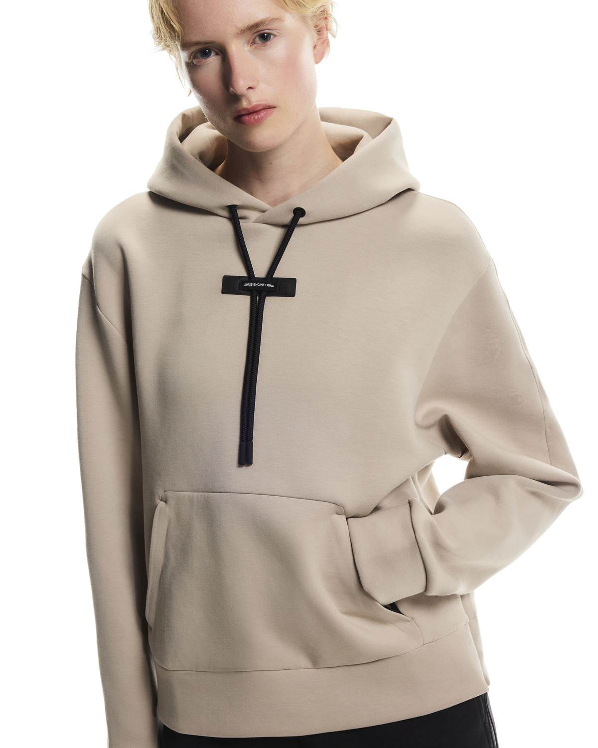 WOMEN'S FOCUS TECH HOODIE - DESERT | Performance Running Outfitters